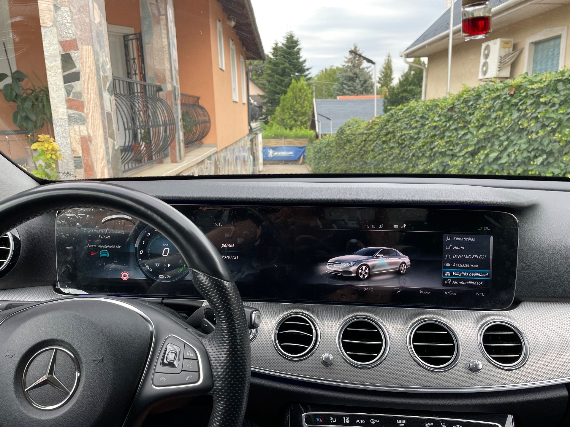 W213 E 350 E Widescreen Cockpit :: Mercedes utólagos extrák